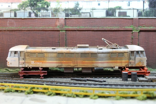 PRE-OWNED SCRAP CLASS 87 Electric Locomotive 1:76 OO Gauge Model ...