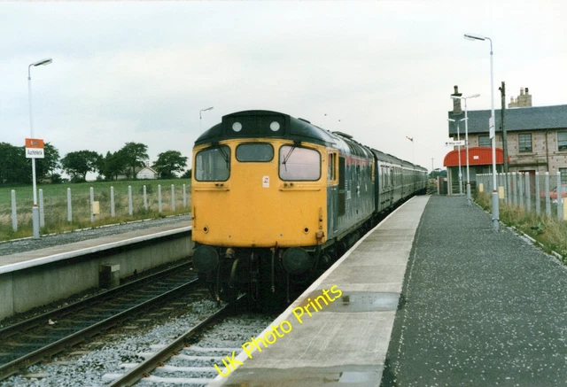 RAILWAY PHOTO 6X4 Class 27 27063 arrives at Auchinleck station 13/8 ...