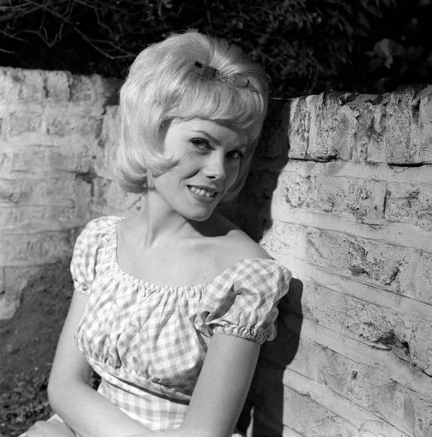 ACTRESS AND MODEL Wendy Richard aged 19 years old 1962 OLD PHOTO 1 $7. ...
