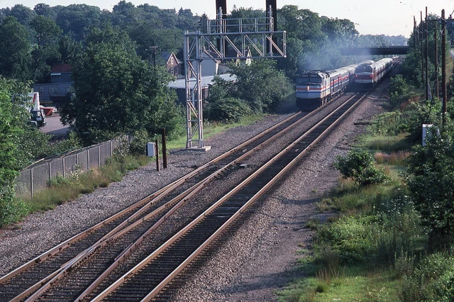 ORIGINAL ZUGRUTSCHE AMTRAK F-40 #200 MBTA F-40 #1016 08/1982 Readville ...