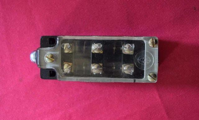 KLÖCKNER-MÖLLER AT21-3-I ENDSCHALTER Grenztaster EUR 52,79 - PicClick DE