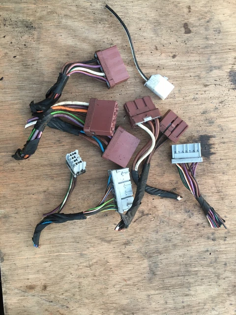 LAND ROVER DISCOVERY 2 TD5 V8Engine Bay Fuse Box Plugs looms used ...