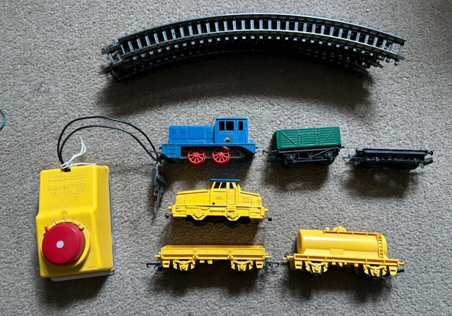 TRI-ANG 00 GAUGE Locomotives Coaches trucks track engine Sheds Uk & TC ...