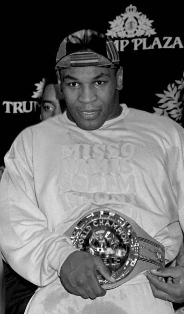 MIKE TYSON ATTENDS Mike Tyson-Carl Williams Boxing Match on - 1989 Old ...