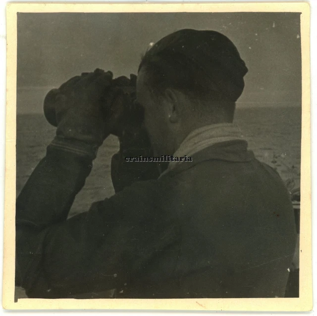 ORIG. FOTO U-BOOT U-504 Matrose m. Fernglas Optik im Turm -- Schiff ...