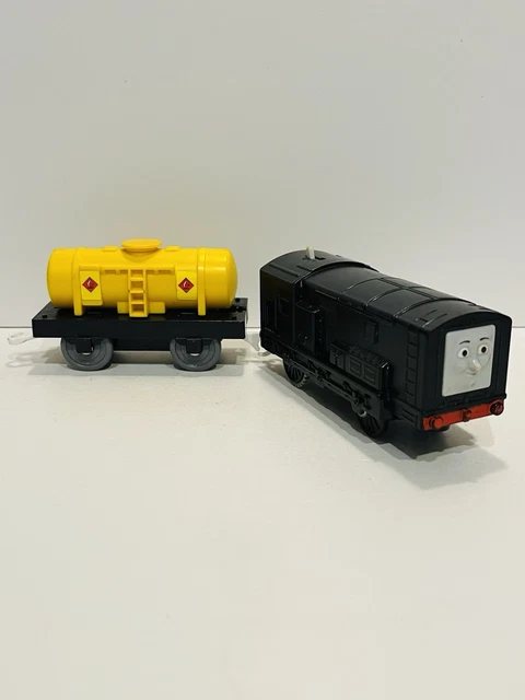 TRACKMASTER THOMAS THE Tank Engine Battery Train Diesel & fuel tanker ...