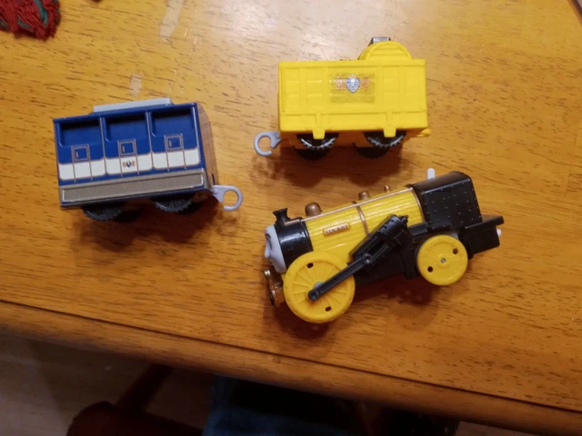 THOMAS & FRIENDS TrackMaster Stephen The Rocket Motorized Train Castle ...