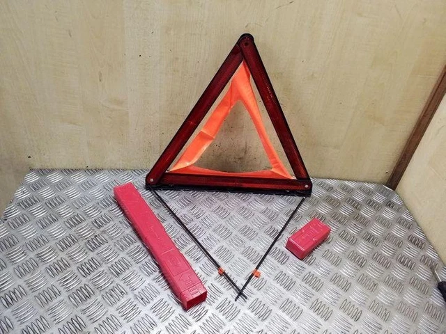 AUDI A5 CABRIO 8F7 8K0860251 Triangle de Signalisation 3.00 Diesel ...