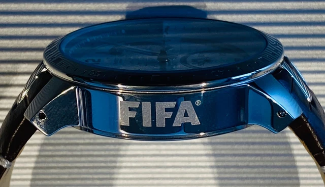 FIFA (COLD HOUR) SWATCH Irony YRS403C (1372) 2015 jamais porté TOP # ...
