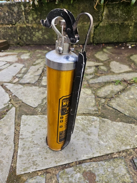 VINTAGE NU SWIFT Fire Extinguisher And Bracket - Live Agent- Excellent ...