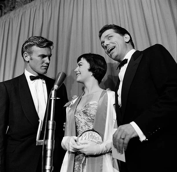 ACTRESS NATALIE WOOD And Actor Tab Hunter Pose 1956 OLD PHOTO 4 $9.00 ...