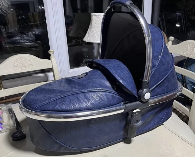 EGG PRAM 2 Tandem Adapters With Special Edition Carrycot £189.00 ...