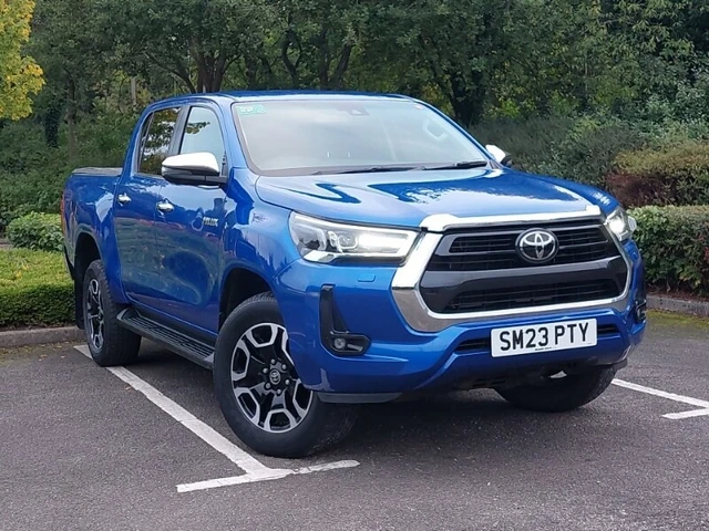 2023 TOYOTA HILUX Invincible D/Cab Pick Up 2.8 D-4D Auto Pick-up Diesel ...