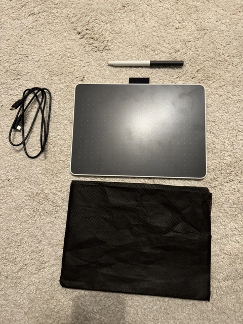 WACOM ONE MEDIUM tablet, model CTC6110WL(2023), and standard pen £54.95 ...