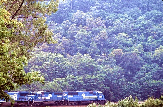 ORIGINAL KODACHROME SLIDE Conrail Gp-40 #3201, Sd-60M #5510 Altoona, Pa ...