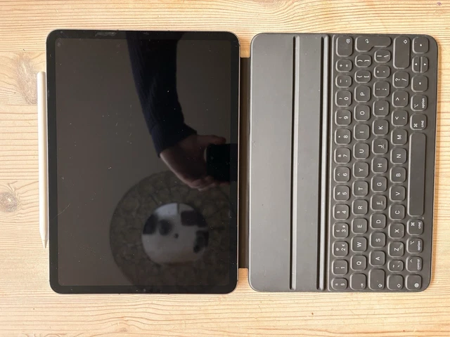 IMMACULATE APPLE IPAD Pro M1 128GB, Wi-Fi/5G, 11in SGrey W/Magic ...
