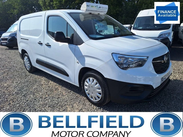 VAUXHALL COMBO 1.5 Turbo D 2300 Edition 5 seat crew combi van White ...