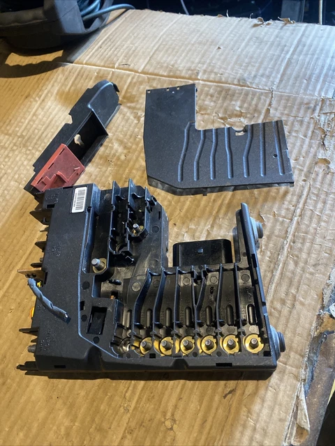 MERCEDES BENZ W212 E Class Engine Bay Fuse Box Battery Terminal Air ...