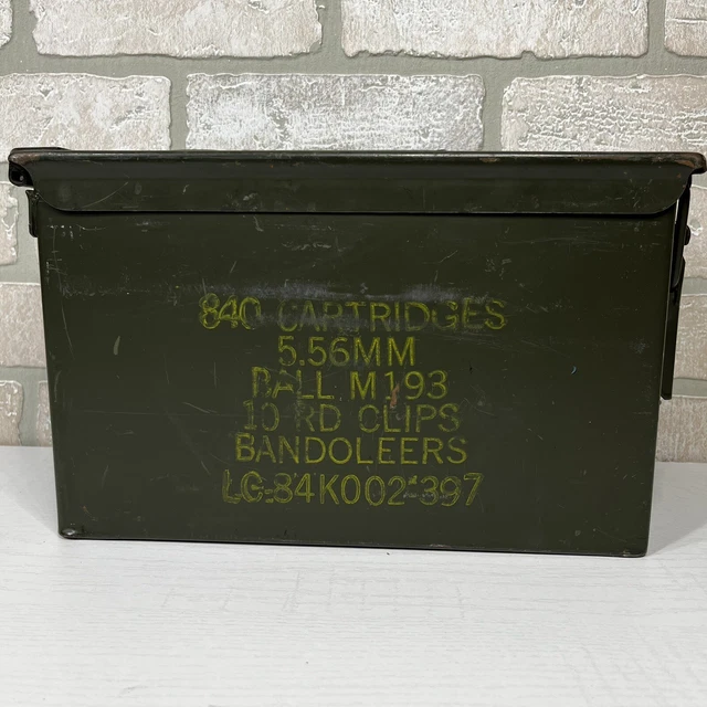 VINTAGE MILITARY GREEN Metal Ammunition Box 840 Cartridges 5.56 MM 10 ...