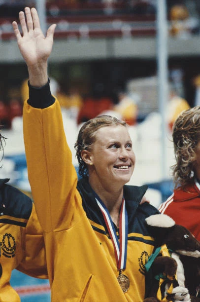 AUSTRALIAN SWIMMER LISA Curry raises one arm in the air on the me - Old ...