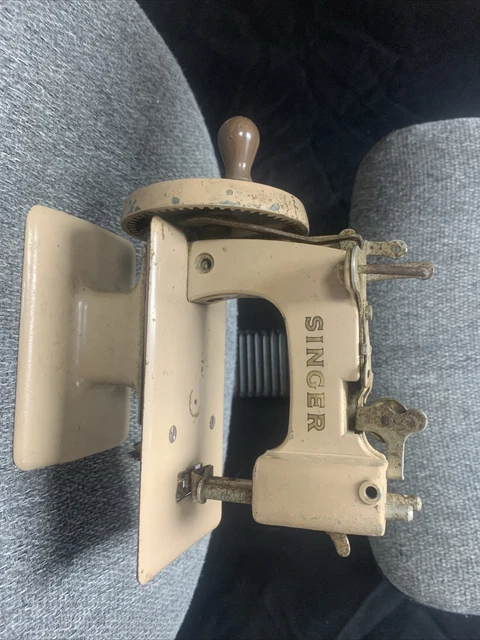 SINGER MINI SEWING Machine Hand Crank 1950's (C2) £163.48 - PicClick UK