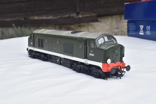 HELJAN 00 CLASS 23 'baby deltic' D5900 gloss green with frost grilles ...