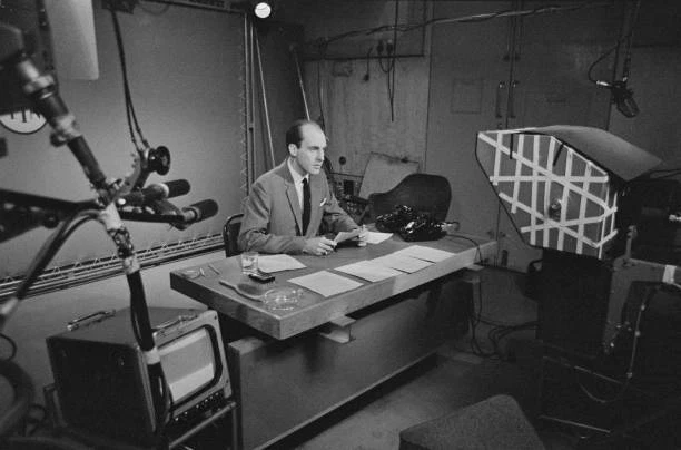 BRITISH ACTOR AND Television News Newscaster Gordon Honeycombe 1965 OLD ...