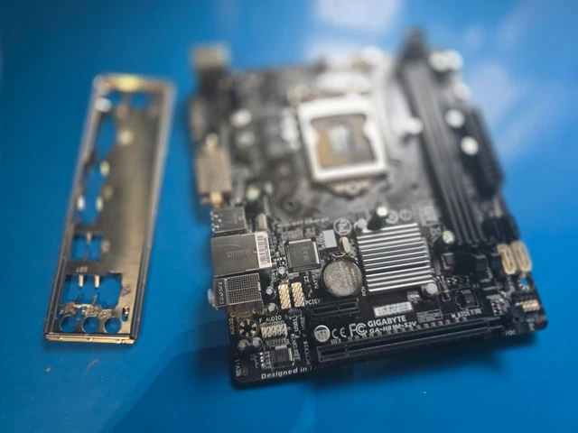 GIGABYTE GA-H81M-S2V SOCKET LGA 1150 Micro ATX Motherboard with I/O ...