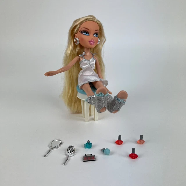 BRATZ MGA FASHION Doll World Cloe's House V2 Rare w/ Clothing ...