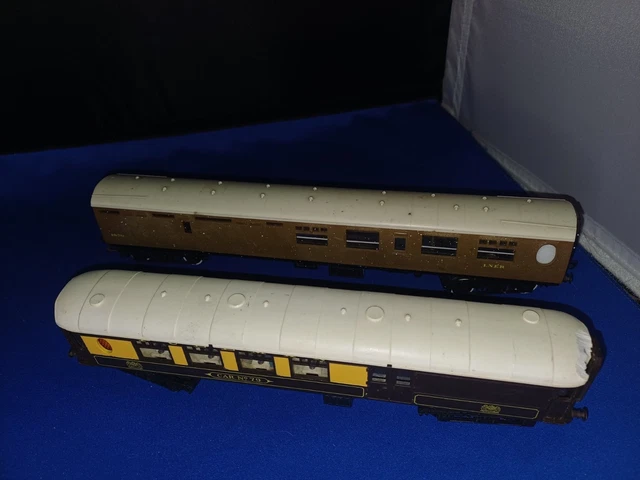 TRIANG COACHES 1X Pullman Car 79 and LNER No.1870 Luggage Car Spares Or ...