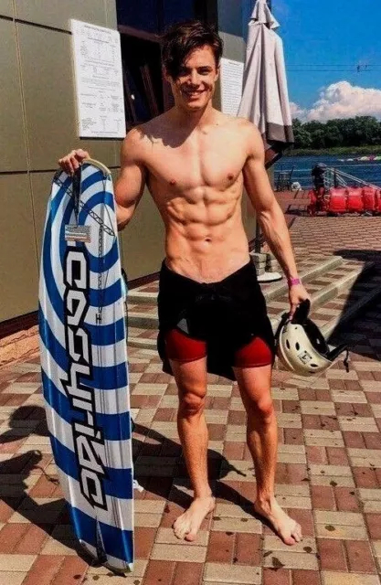 Shirtless Male Muscular Beefcake Bare Foot Swimmer Jock Hunk Photo 4x6