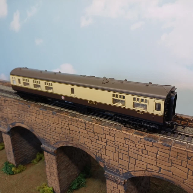 HORNBY R455. GWR MK1 Buffet Car Coach. Brown & Cream Vintage Model ...