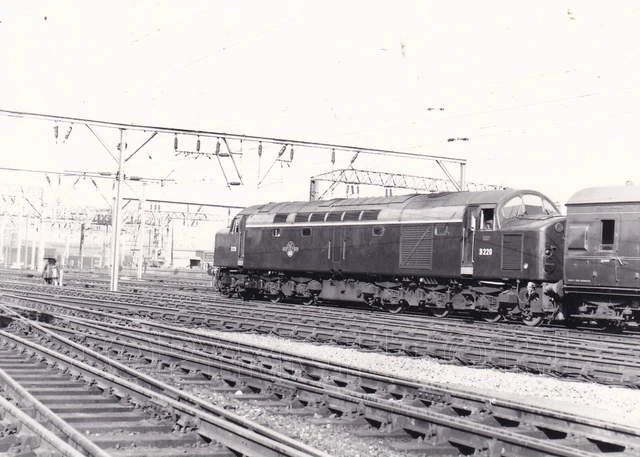 1 BLACK & WHITE 7x5 BR STEAM / DIESEL RAILWAY PRINT PHOTOGRAPH.1960`s £ ...
