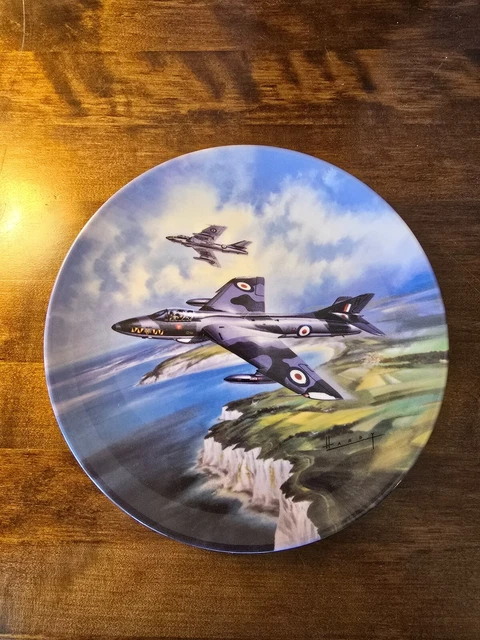 WEDGWOOD DAWN OF The Jet Age ‘Soaring Out Of Sea’ Collectable Plate £1. ...