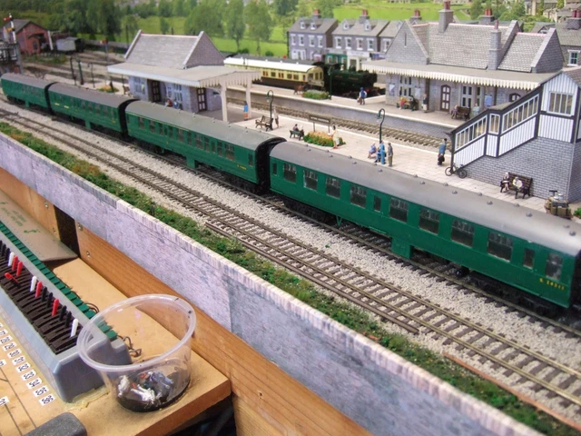 KITMASTER RAKE OF 4 Southern Region Coaches £9.00 - PicClick UK