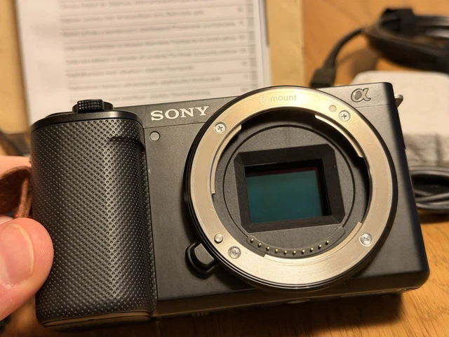 SONY ZV-E10 (BODY Only) 2x Genuine Batteries + 256gb SD - “412” shutter ...