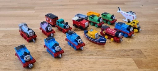 PACCHETTO THOMAS FRIENDS Trackmaster Push Along Merlin Gina Captain ...