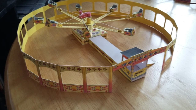 FAIRGROUND MODEL OO Scale Model Funfair 00 Gauge Adult Octopus Railway ...