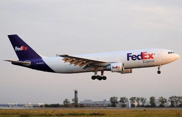 AIRBUS A-320 FEDEX cargo A320 avion de bureau en bois réplique petit ...