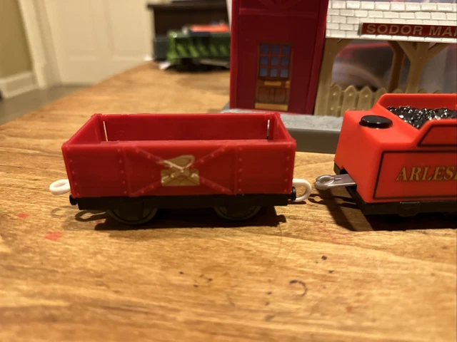 THOMAS & FRIENDS TrackMaster Percy W/ Sodor Mail Car Station Train ...