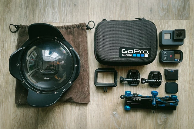 GOPRO HERO 5 Black Camcorder 4K / 1080P Hd & Smart Remote & Underwater ...