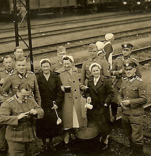 **RARE! GERMAN ELITEWAFFEN Polizei Officers & DRK Nurses by Railway ...
