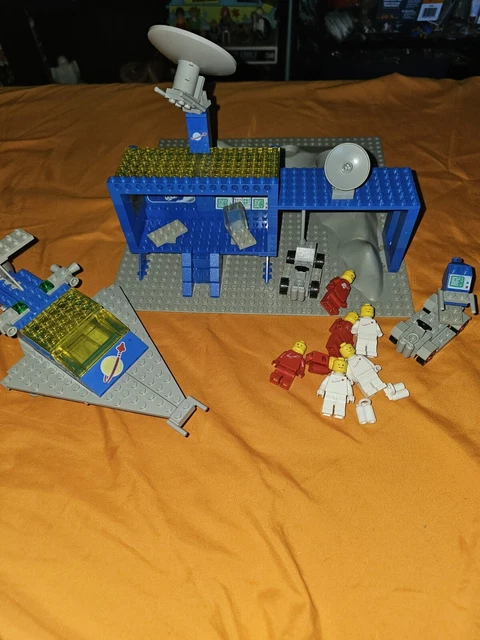LEGO CLASSIC Space: 926-1 Command Centre and Space Transport 918 Parts ...