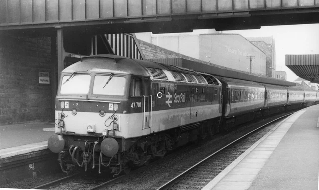 BRITISH RAILWAY B.R Photograph Print - Class 47 47701 At Edinburgh 25 ...
