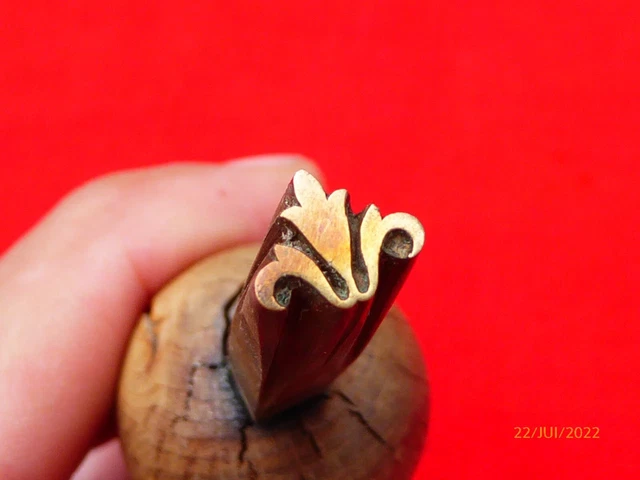 FLEURON FER À dorer outil ancien relieur reliure n°28 EUR 30,00 ...