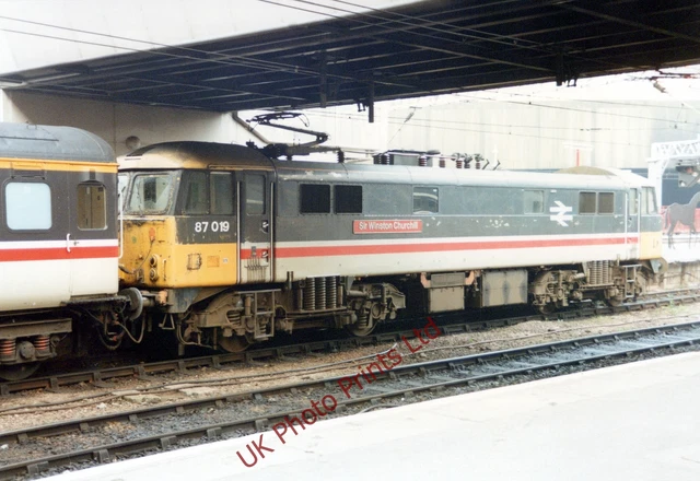 RAILWAY PHOTO 6X4 Class 87 87019 waits at Birmingham New St June 1993 £ ...