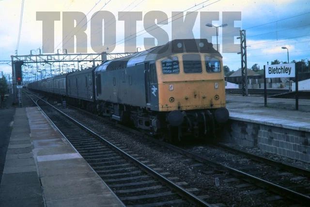 35MM SLIDE BR British Rail Diesel Loco Class 25 25211 Bletchley 1985 ...