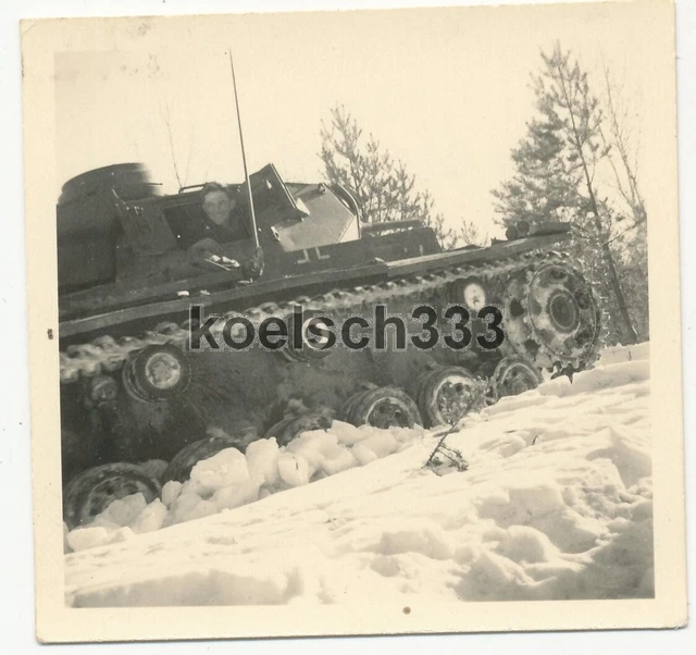 FOTO PANZERMANN IM Turm vom Panzer III Kampfwagen im Winter an der ...