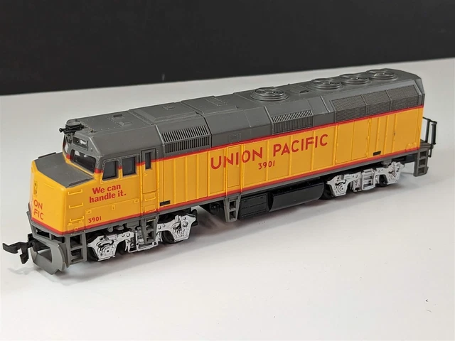 LIFE-LIKE UNION PACIFIC EMD F40PH Diesel Locomotive 3901 HO Scale £28. ...