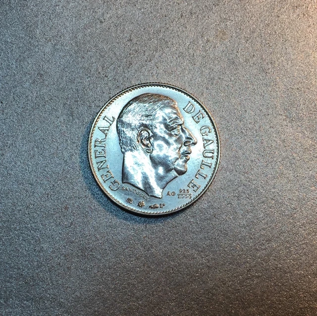 MEDAILLE CHARLES DE GAULLE 1980 signé : SANTUCCI - MEDAILLE EN ARGENT ...